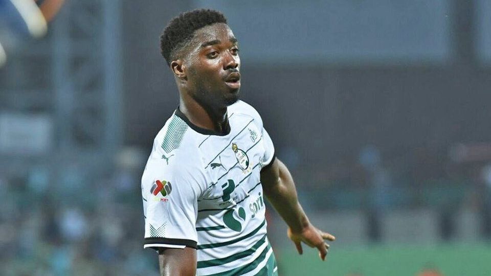 Djaniny y errores arbitrales dieron triunfo a Santos