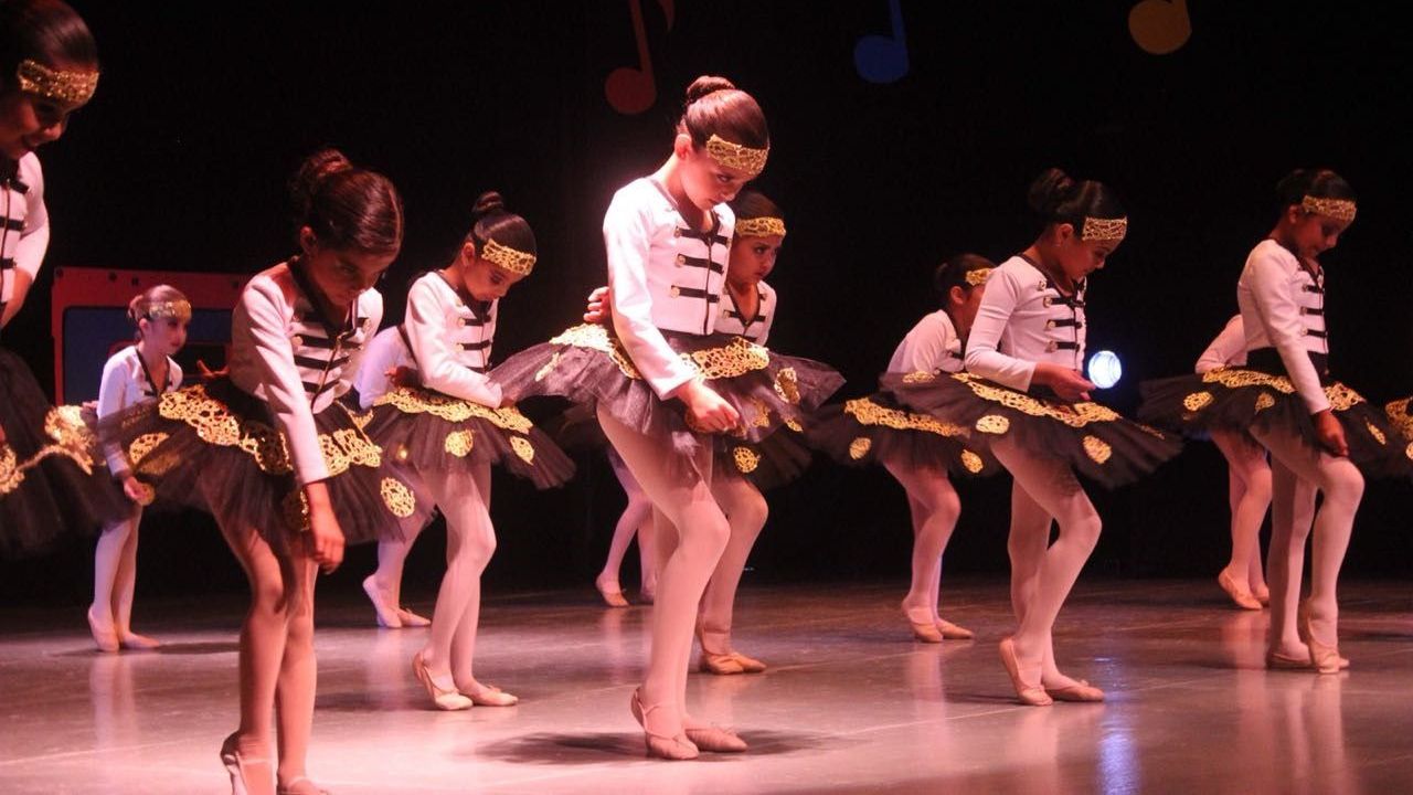 Se gradúan 350 alumnos de los talleres de arte y cultura de CECUTEC