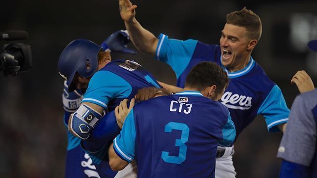 Turner impulsa y los Dodgers le ganan a los Padres