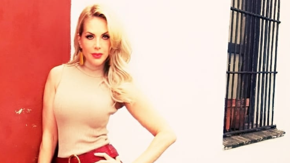 Lorena Herrera se luce en traje de baño a sus 52 años