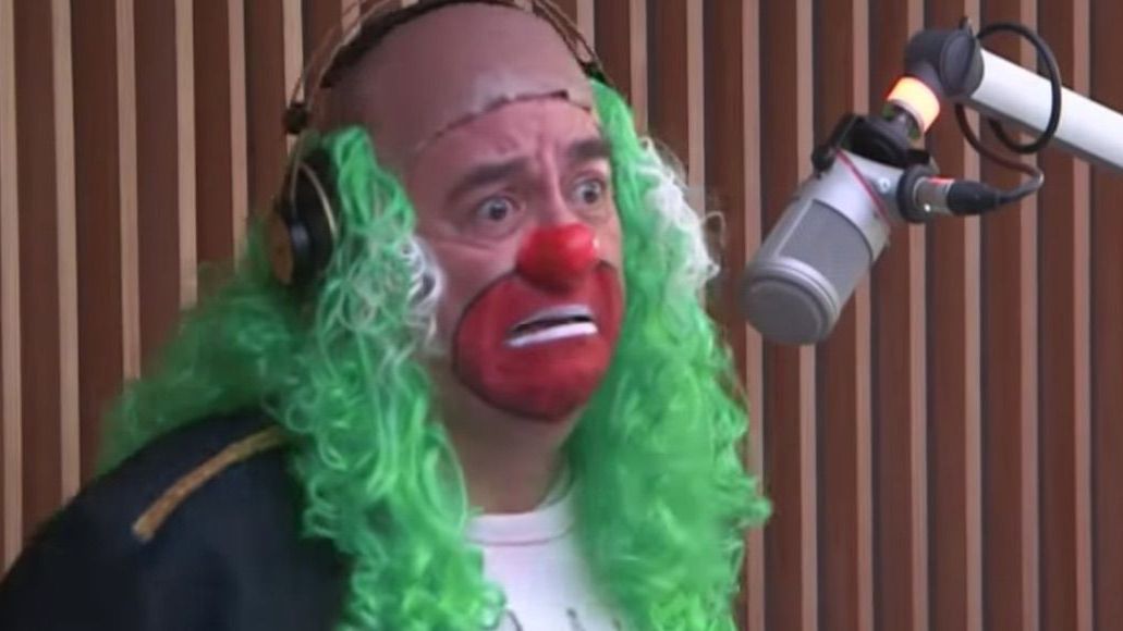 "Brozo" acusa "preproducción" en La Mañanera de AMLO