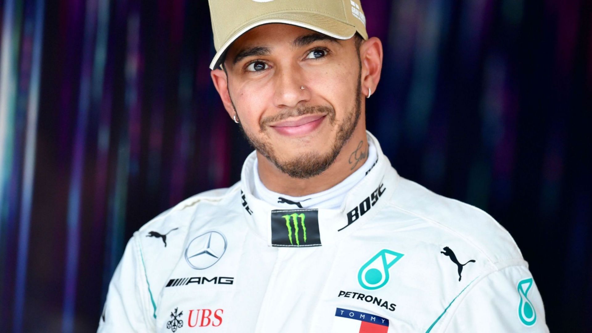 Hamilton dice que ahora es "más un jugador de equipo"