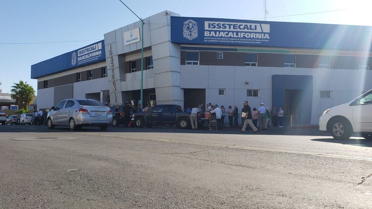 Continúan manifestaciones en ISSSTECALI