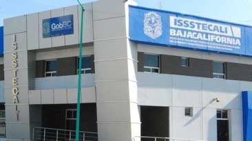 Se manifiestan a las afueras de instalaciones de ISSSTECALI