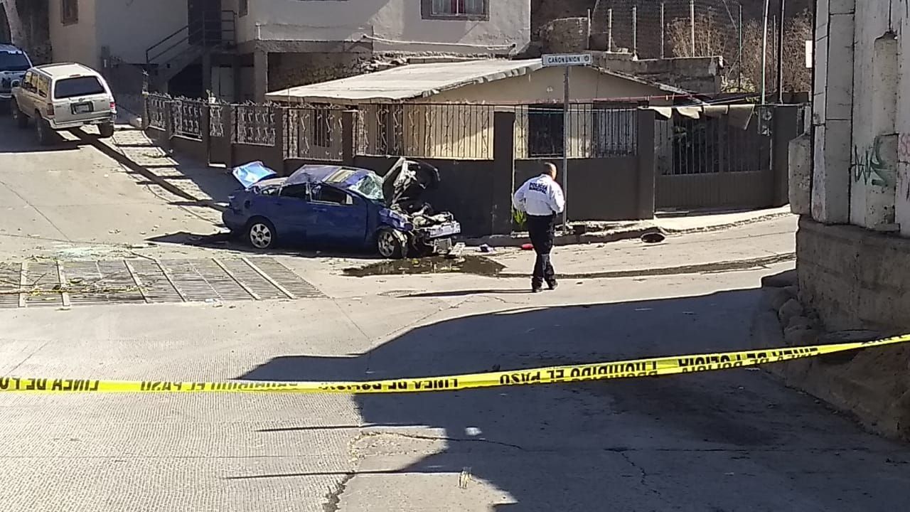 Volcadura con saldo de una mujer muerta y una lesionada