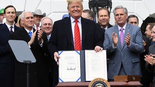 Trump firma el T-MEC, el nuevo tratado comercial con México y Canadá