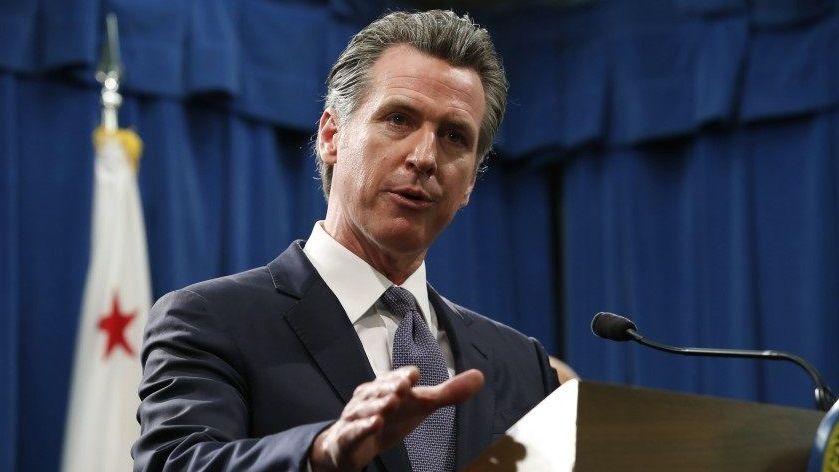 Gobernador de California ordena a sus ciudadanos a NO salir de casa