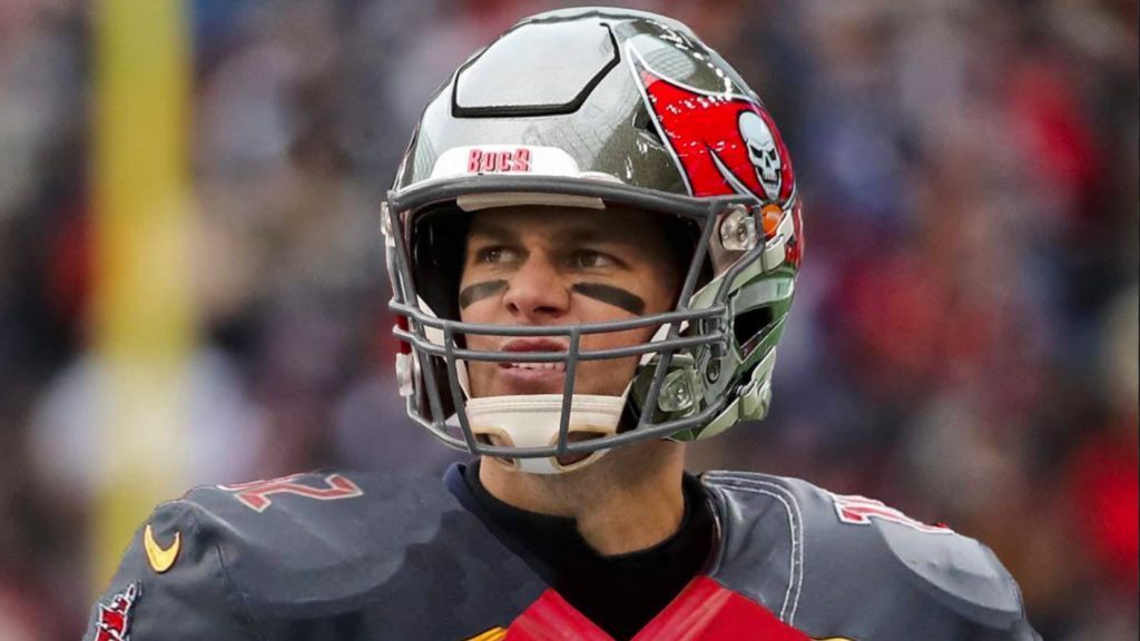 Hallan a Tom Brady entrenando en parque cerrado por coronavirus