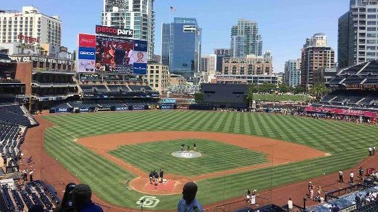 Padres abren temporada 2020 en casa