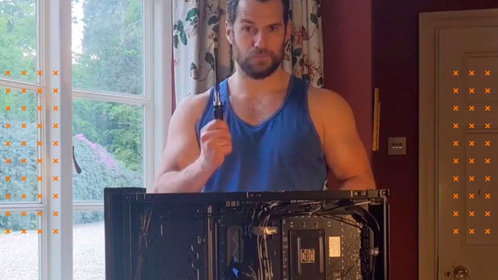 VIDEO: Henry Cavill se arma una ``Super´´ compu para jugar video juegos 🤓