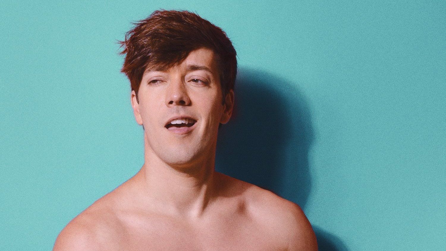 Roger González sorprende con su joven apariencia a los 40 años