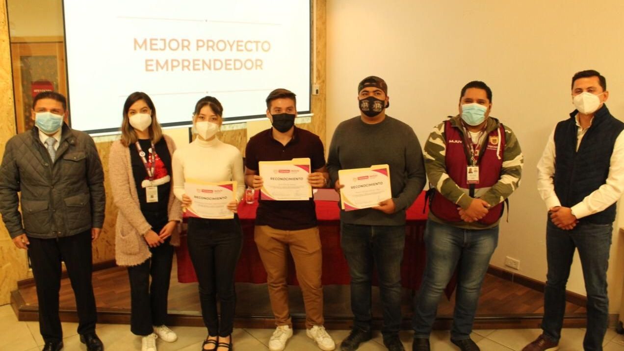 Otorgan premio al mejor proyecto emprendedor en IMJUV