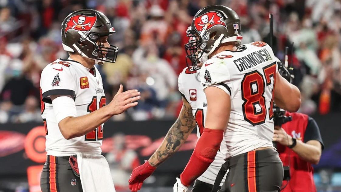 Buccaneers visitan los parques Disney y cumplen la tradición