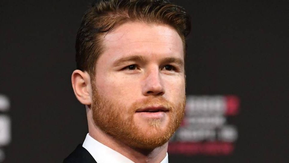 'Canelo' presume su nuevo Ferrari de 4 millones