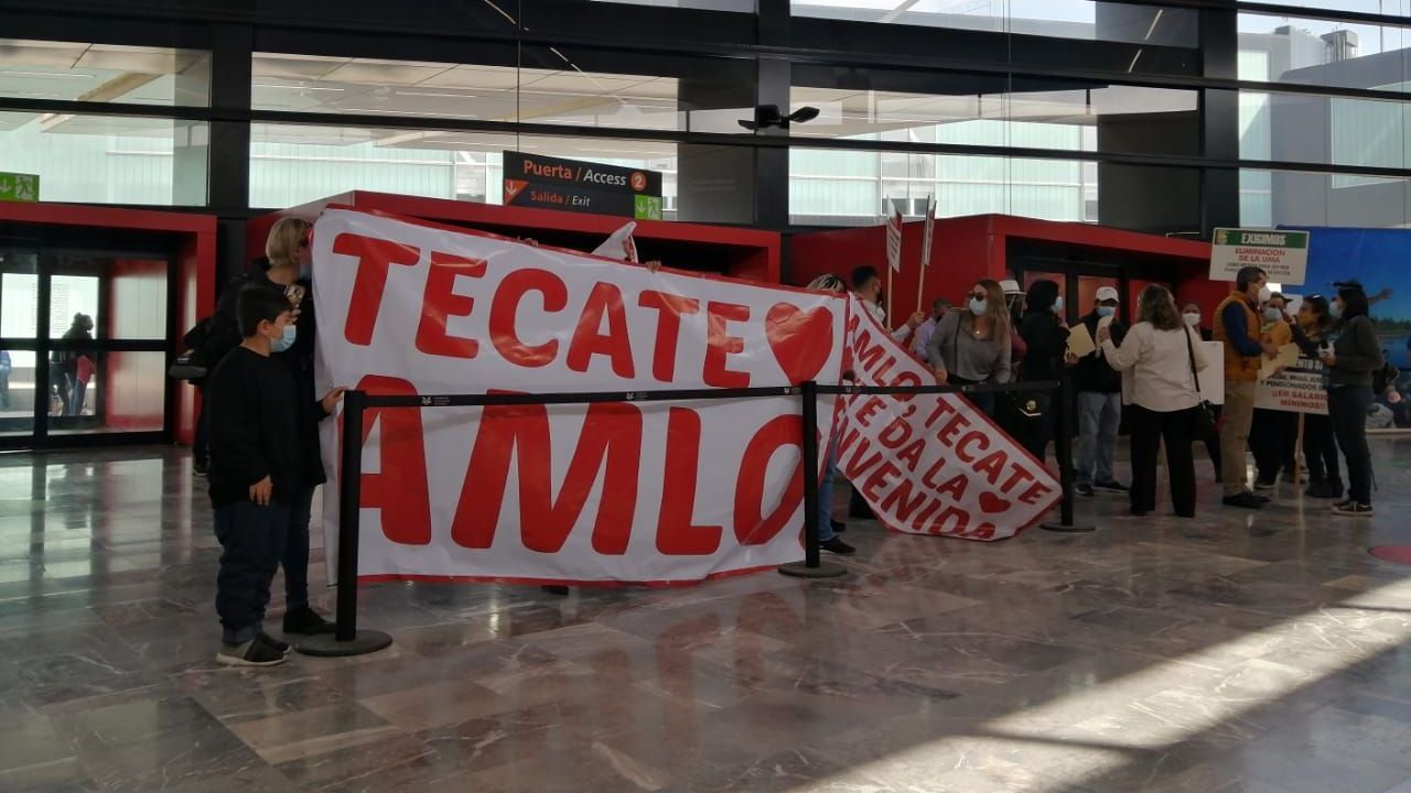 AMLO LOVERS: Tecatenses esperan por Presidente de la República