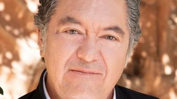 Presume Jorge Hank Rhon nuevo look con miras a la próxima campaña