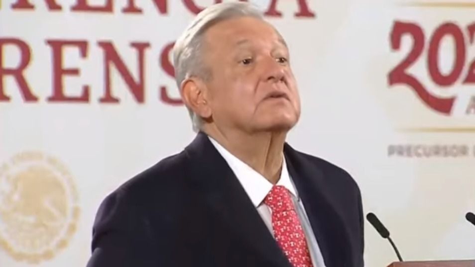 AMLO asegura que Plan B que beneficia al PT y PVEM será corregido