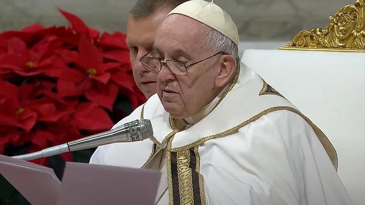Papa Francisco celebra la tradicional Misa de Gallo en el Vaticano