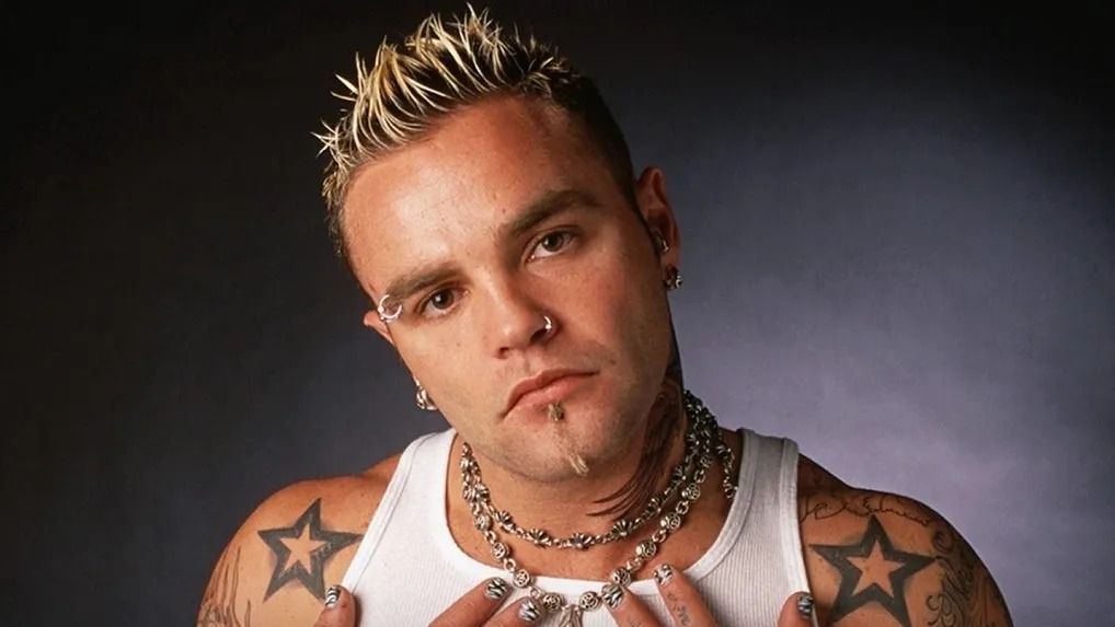 Muere Shifty Shellshock, líder de la banda de rap rock Crazy Town, a ...